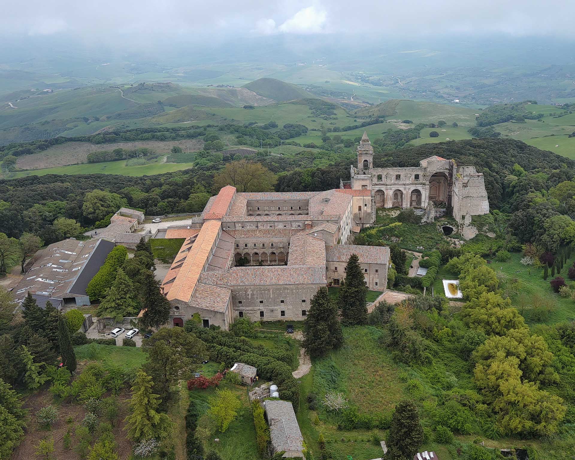 L'Abbazia di Santa Maria del Bosco, una bellezza monumentale ...